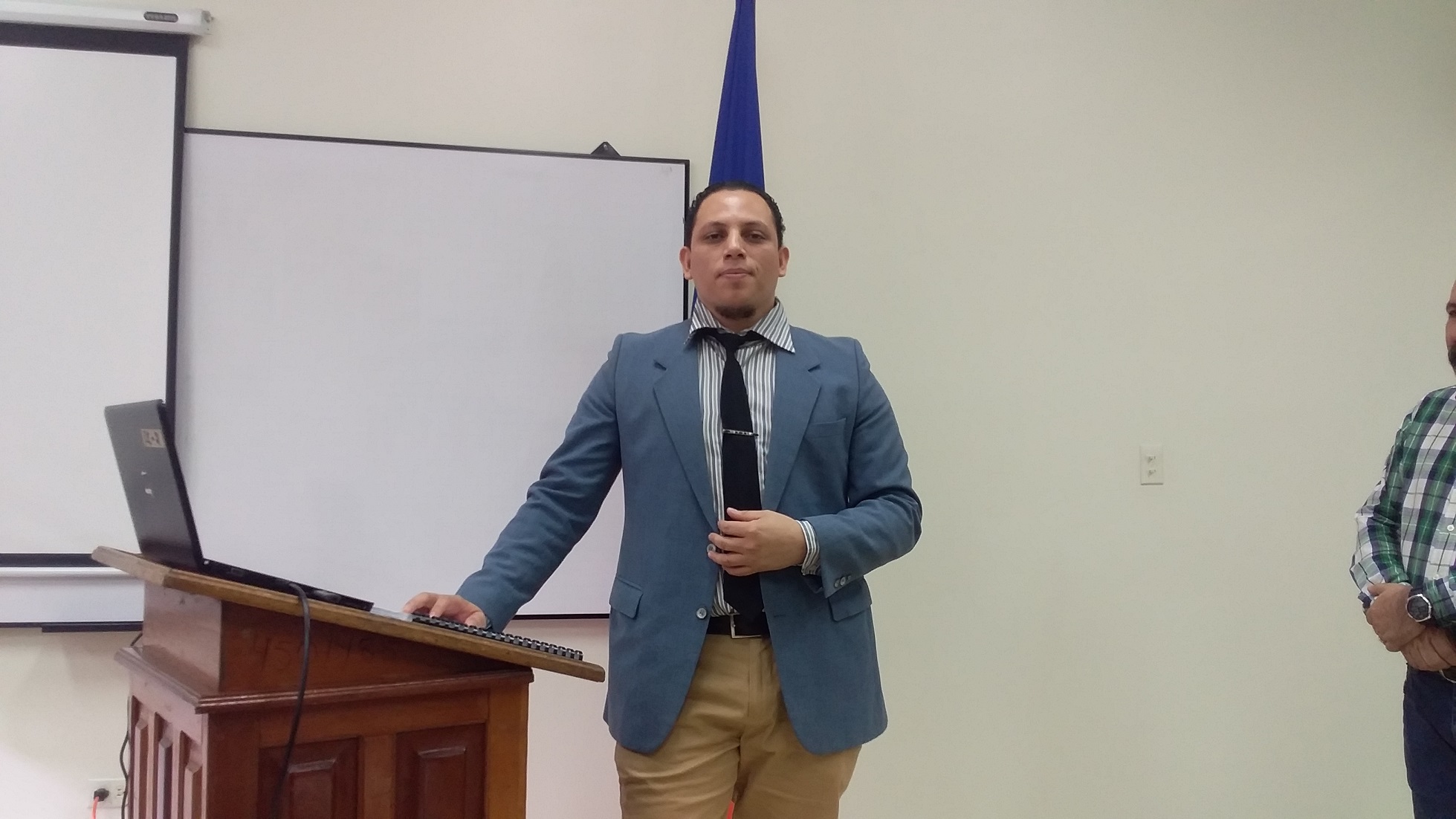 dpg.upnfm.edu.hn - Defensa de Tesis, La obra de Roque Zelaya, un ...