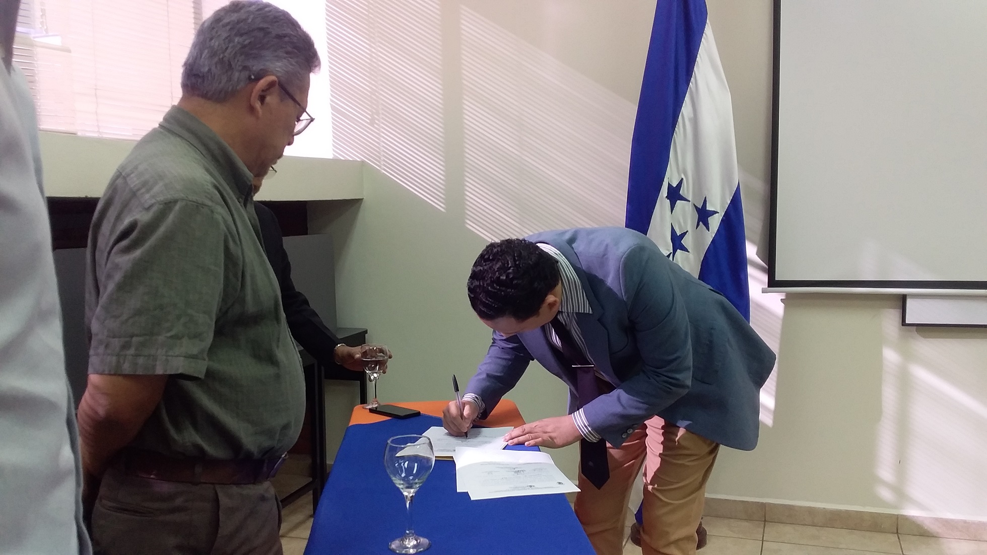 dpg.upnfm.edu.hn - Defensa de Tesis, La obra de Roque Zelaya, un ...